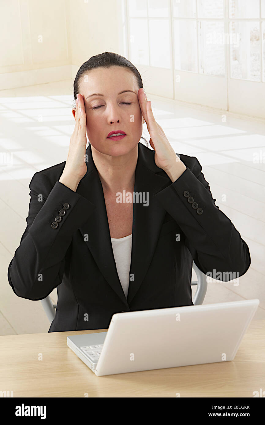 Headache computer woman hi-res stock photography and images - Alamy