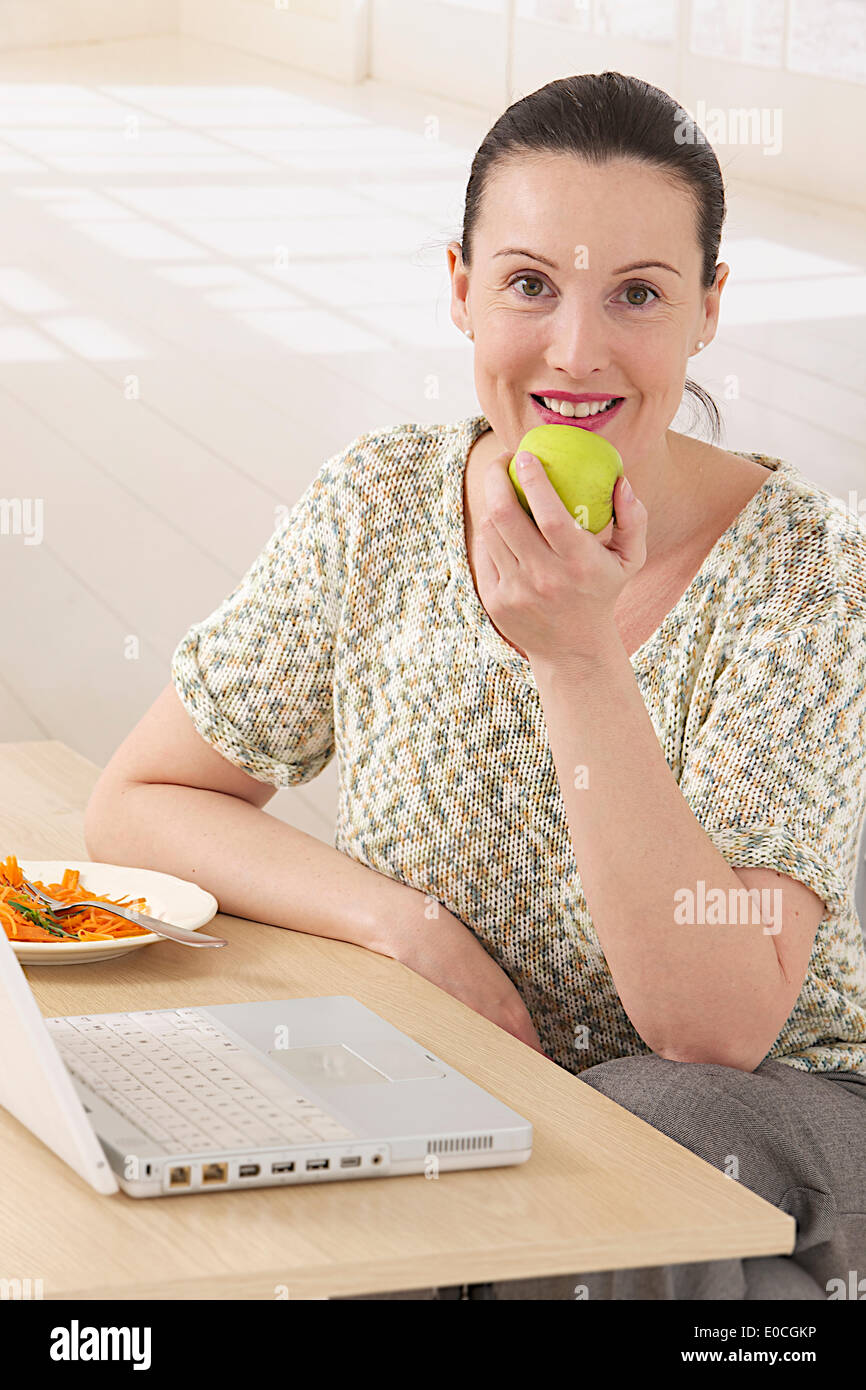 Woman worker eating hi-res stock photography and images - Alamy