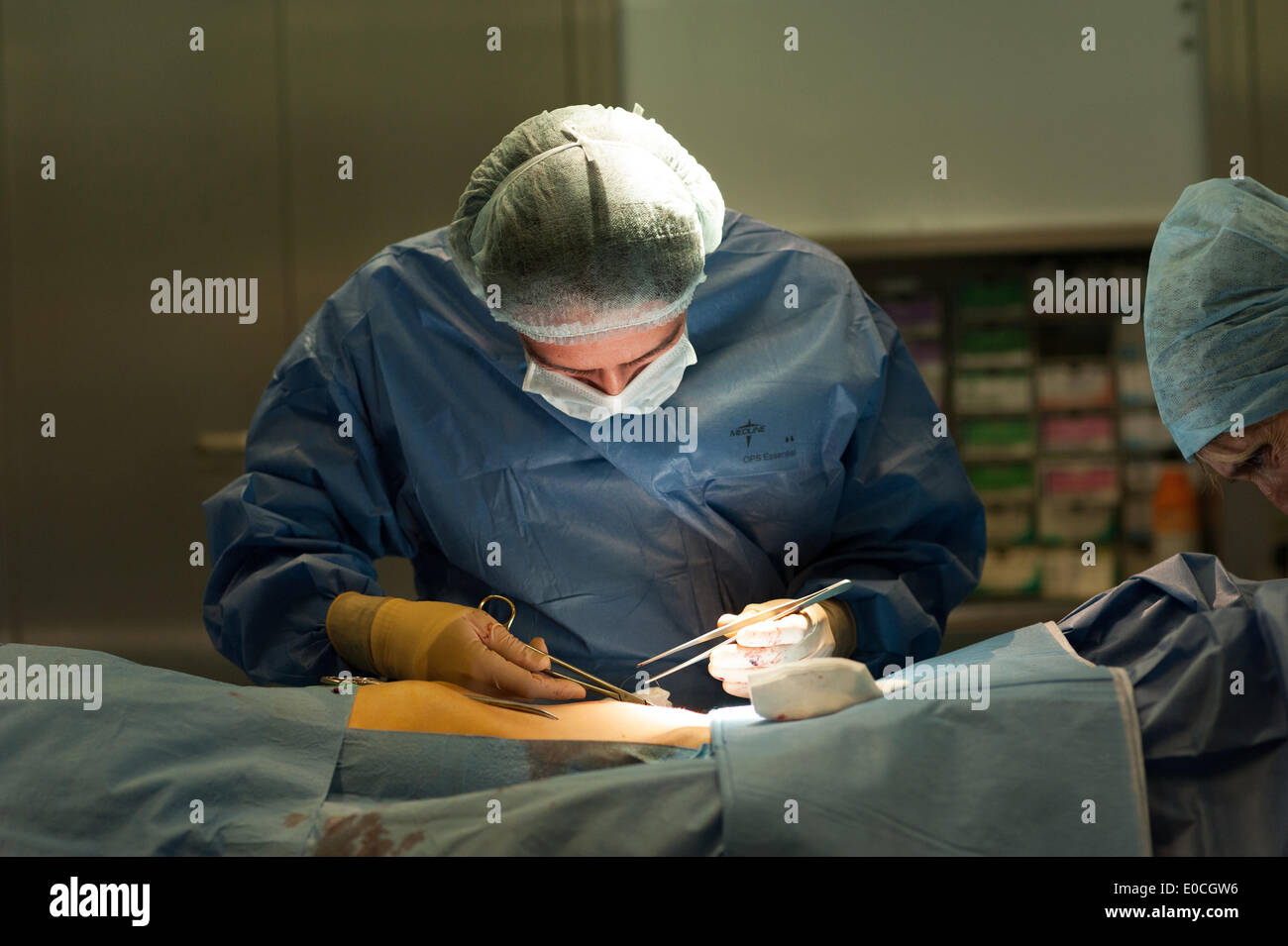 Laparoscopic surgery fallopian tube hi-res stock photography and images ...