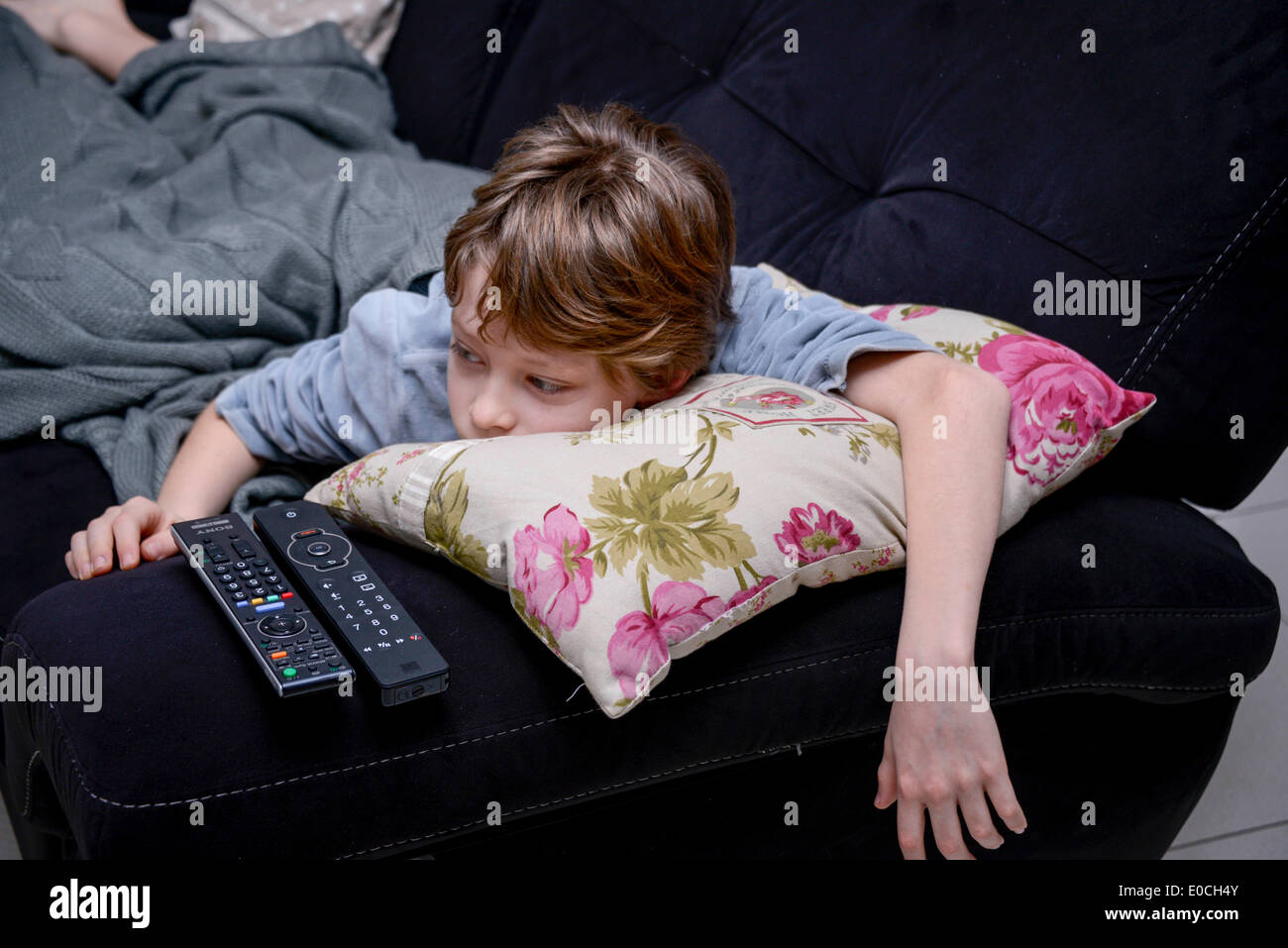 Child Watching Tv Stock Photos & Child Watching Tv Stock Images - Alamy