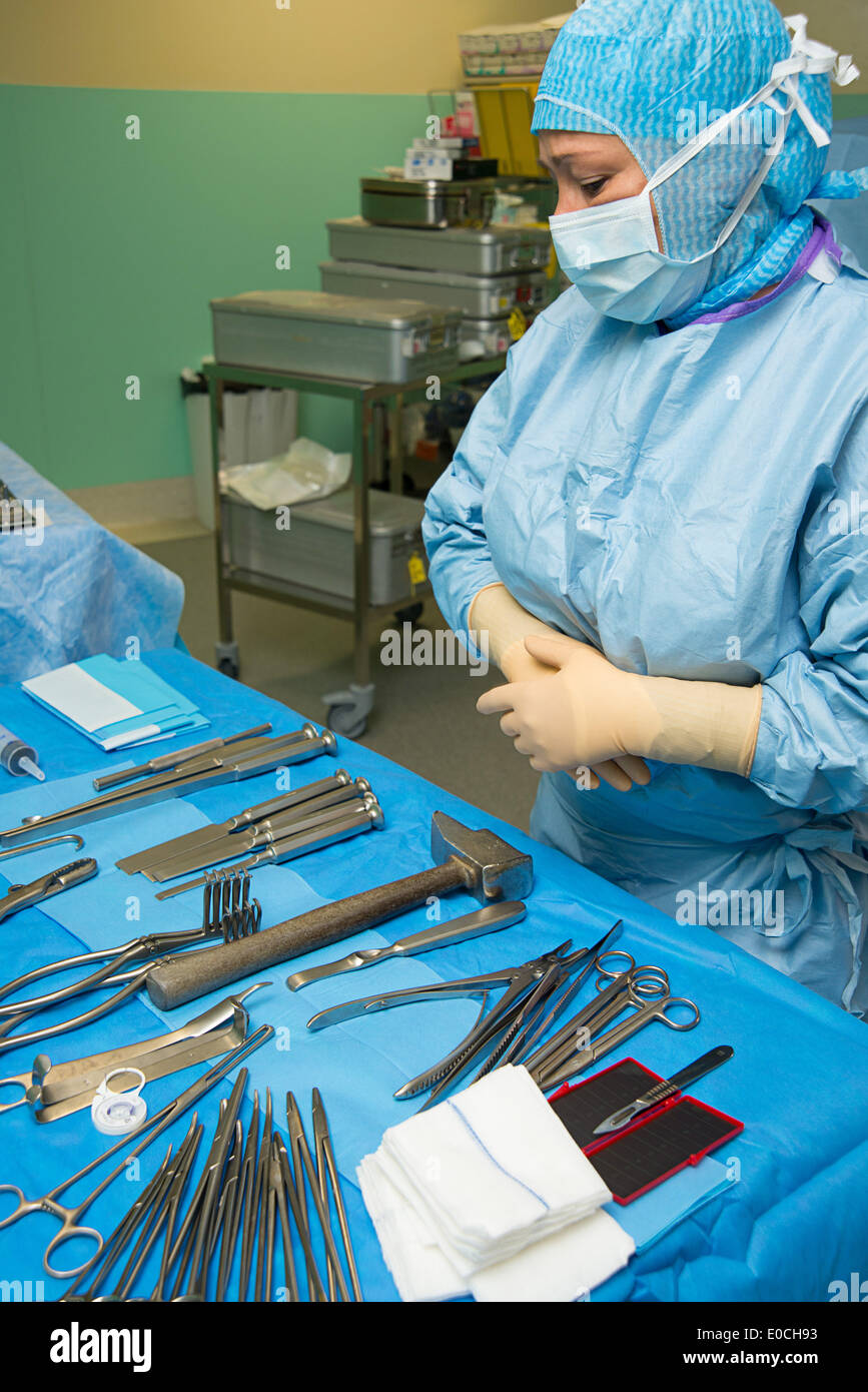 Hip prosthesis, surgery Stock Photo - Alamy