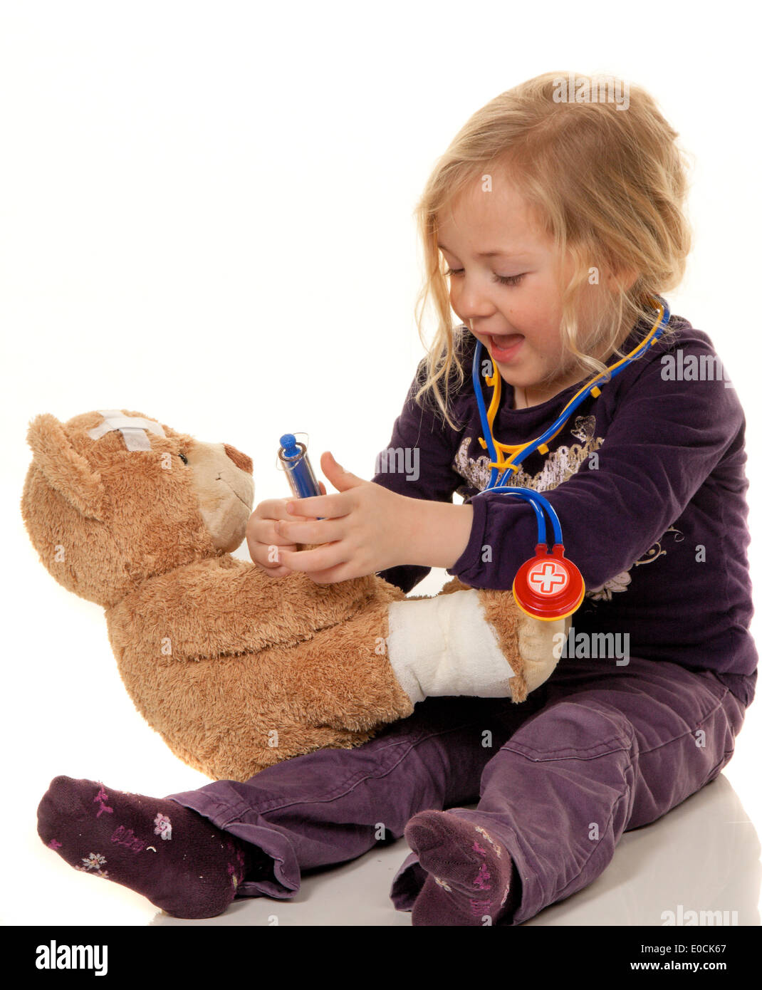 Kinder arzt maedchen hi-res stock photography and images - Alamy
