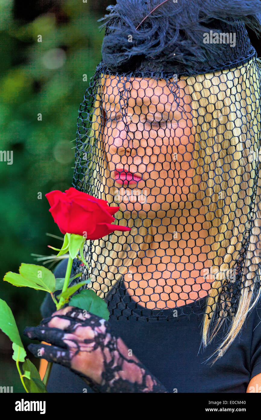 Widow veil hi-res stock photography and images - Alamy