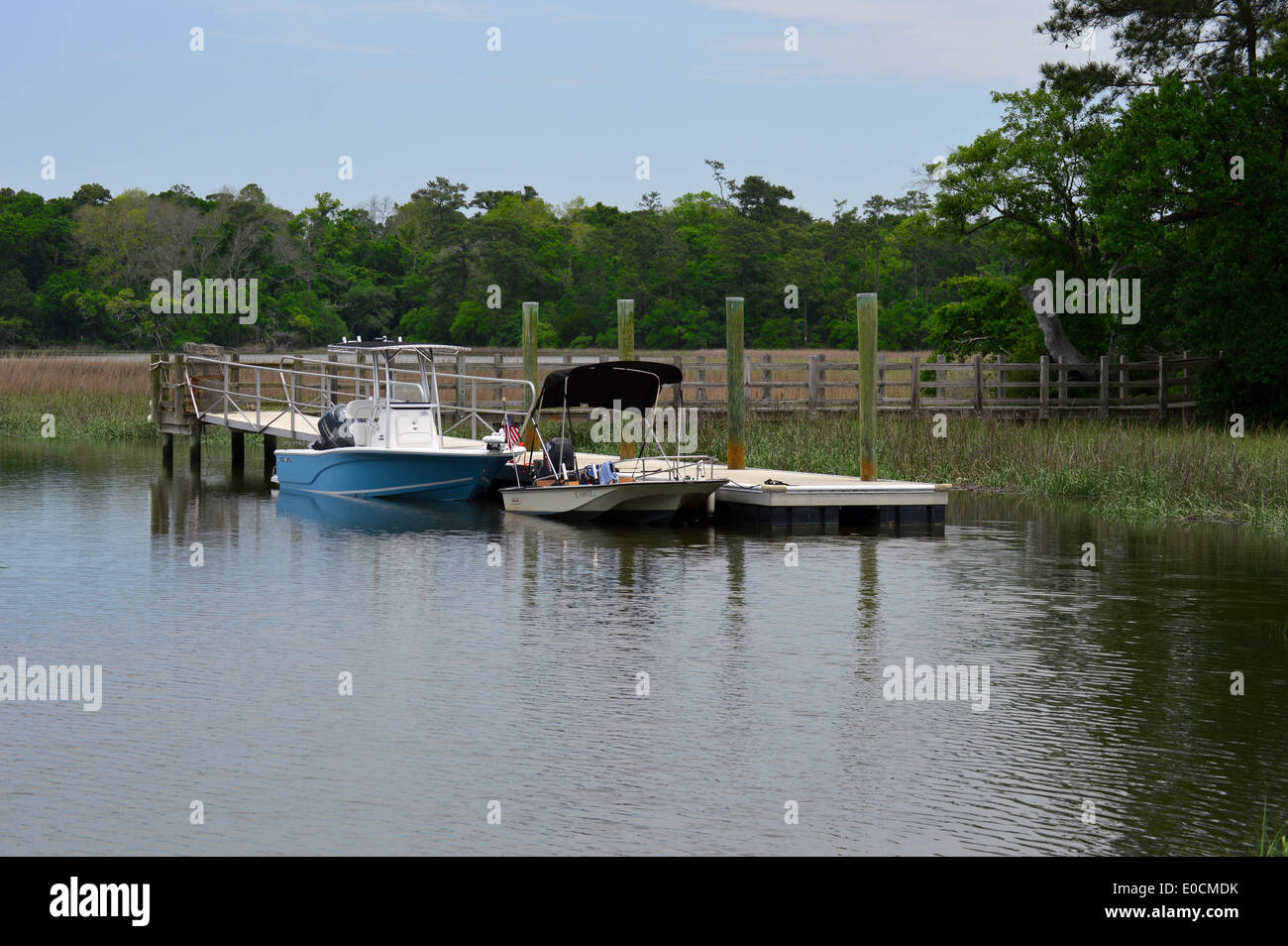 Dock water boats hi-res stock photography and images - Alamy