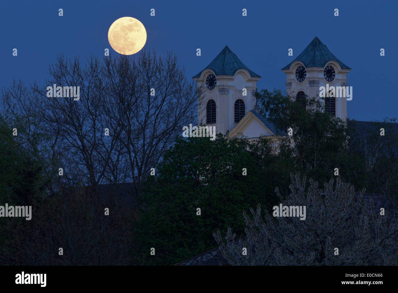 Church steeple night full moon hi-res stock photography and images - Alamy