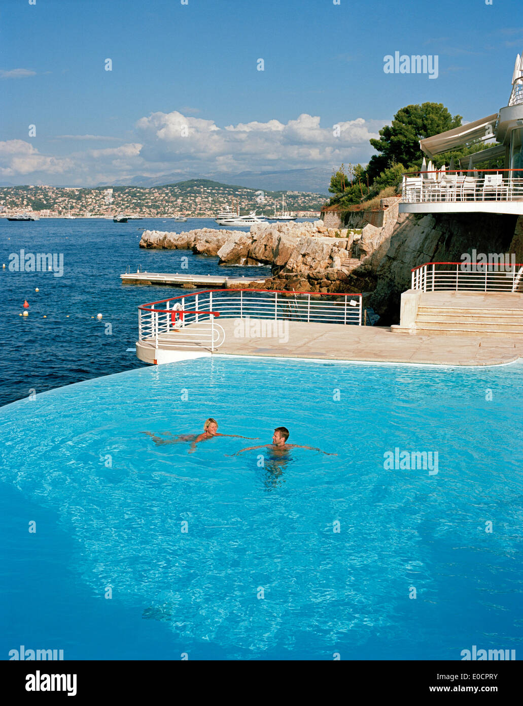 Couple swimming in the overflow swimming pool underneath the Eden-Roc ...