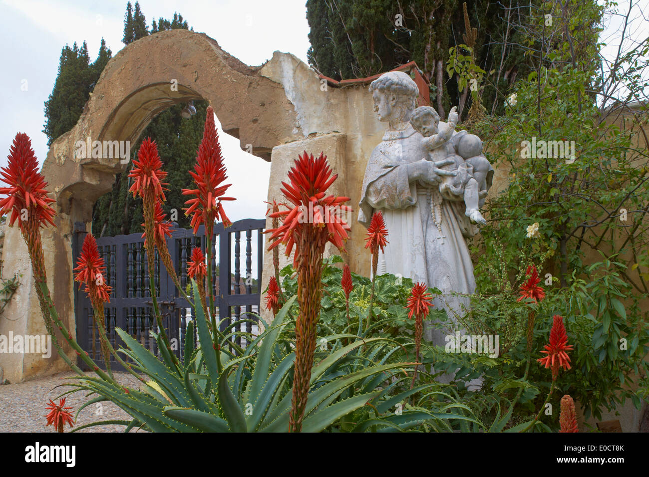 Entrance of the mission San Carlos Borromeo del Rio Carmelo at Carmel ...