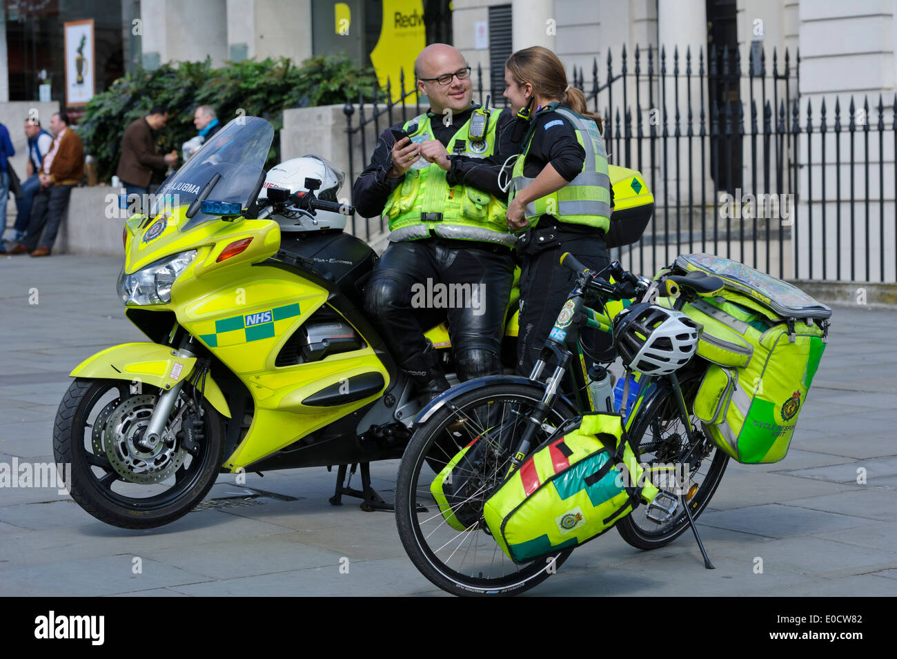 Paramedic on bike hi-res stock photography and images - Alamy