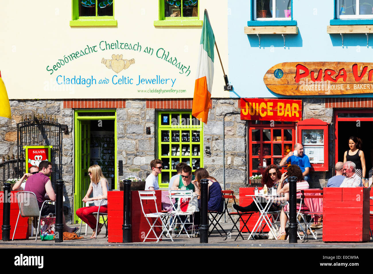 Coffee shop exterior ireland hi-res stock photography and images - Alamy