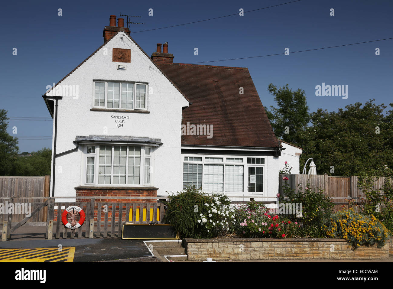 Sandford Lock, Lock Keepers cottage, River Thames, Oxfordshire Stock ...