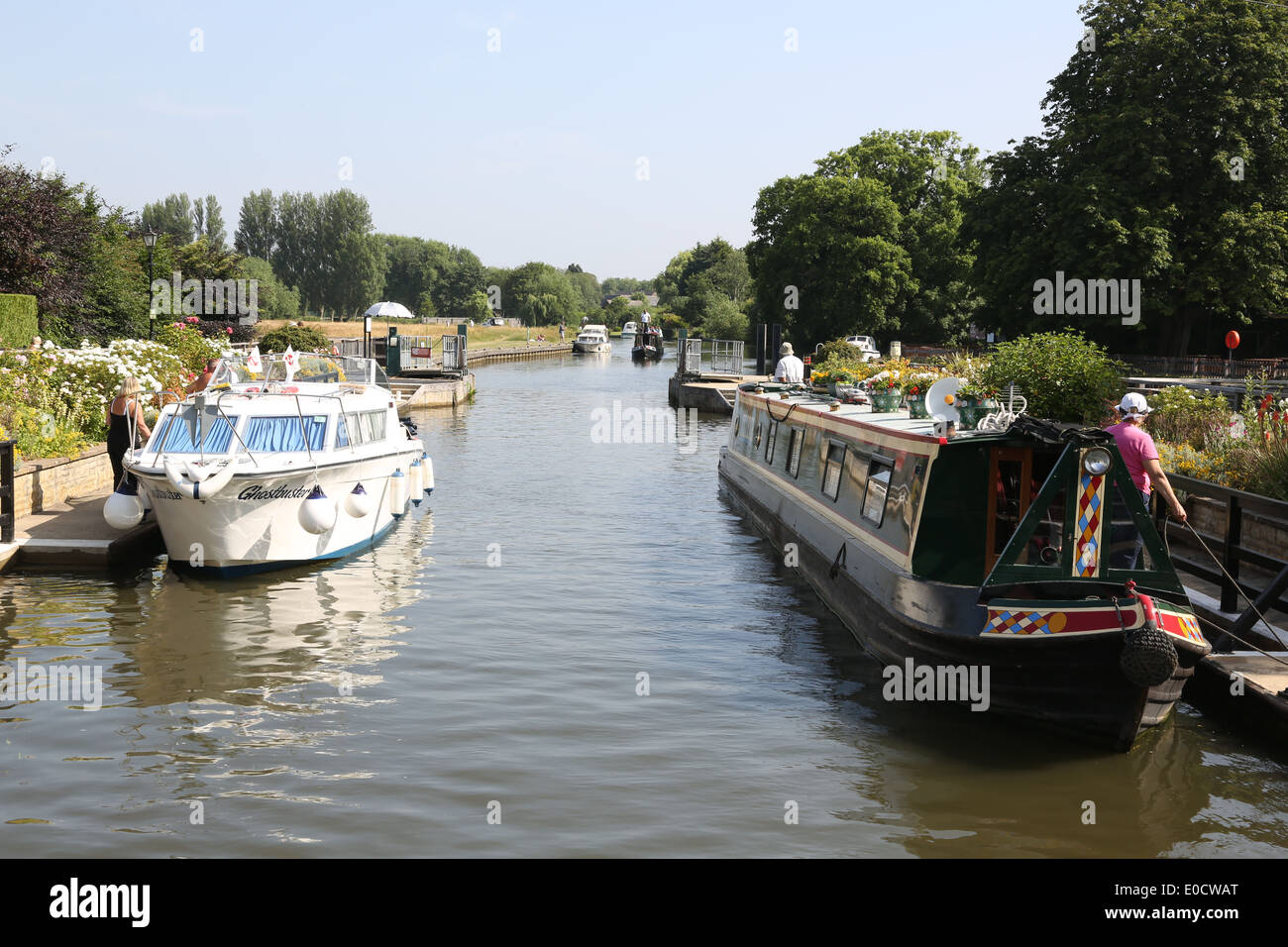 Sandford Lock on the River Thames near Oxford Stock Photo - Alamy