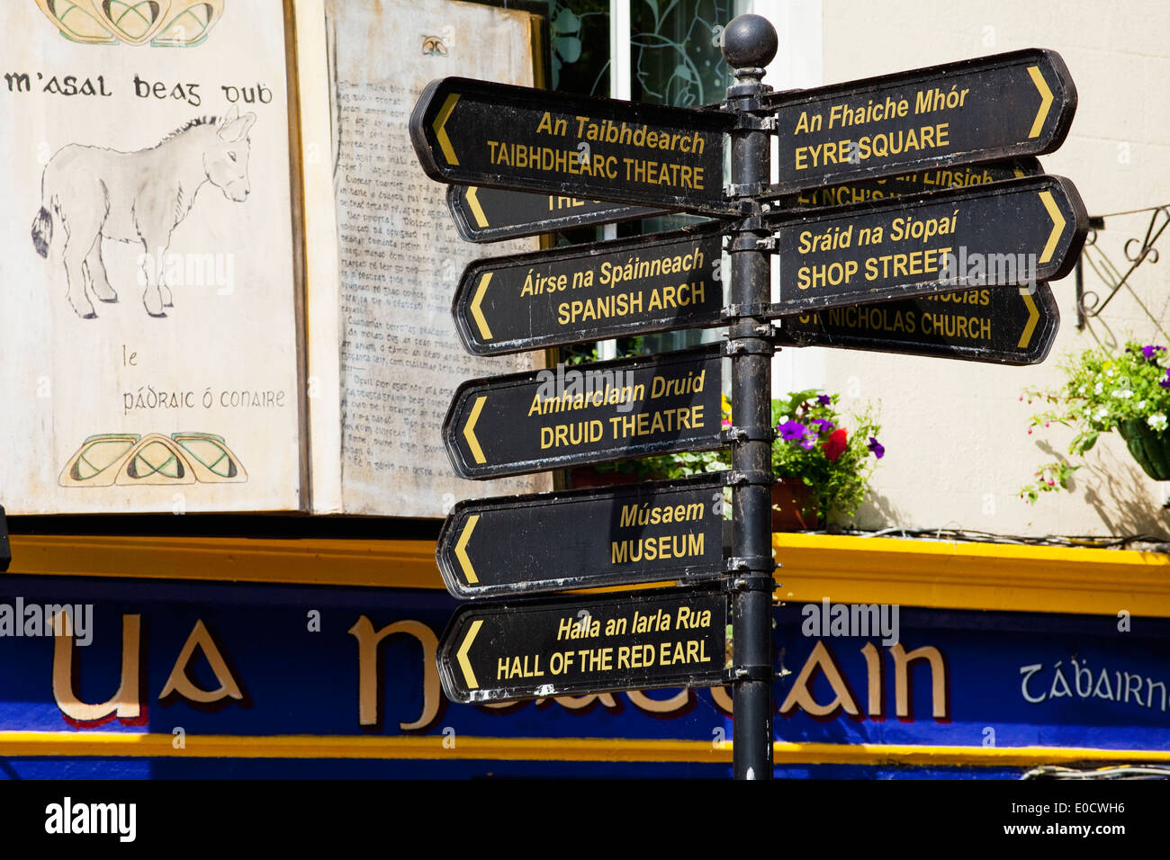 Direction signs ireland hi-res stock photography and images - Alamy