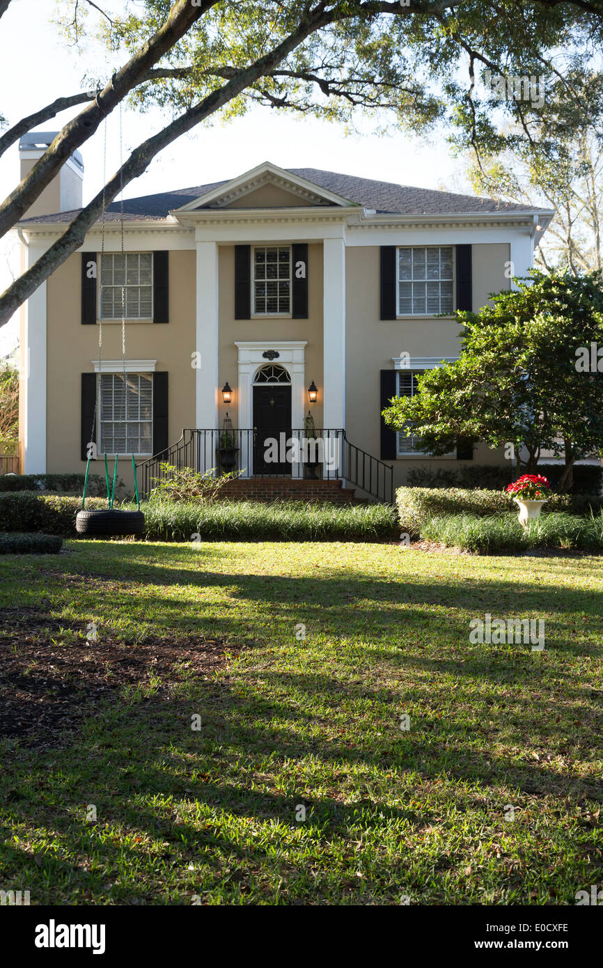 American house windows home exterior hi-res stock photography and ...