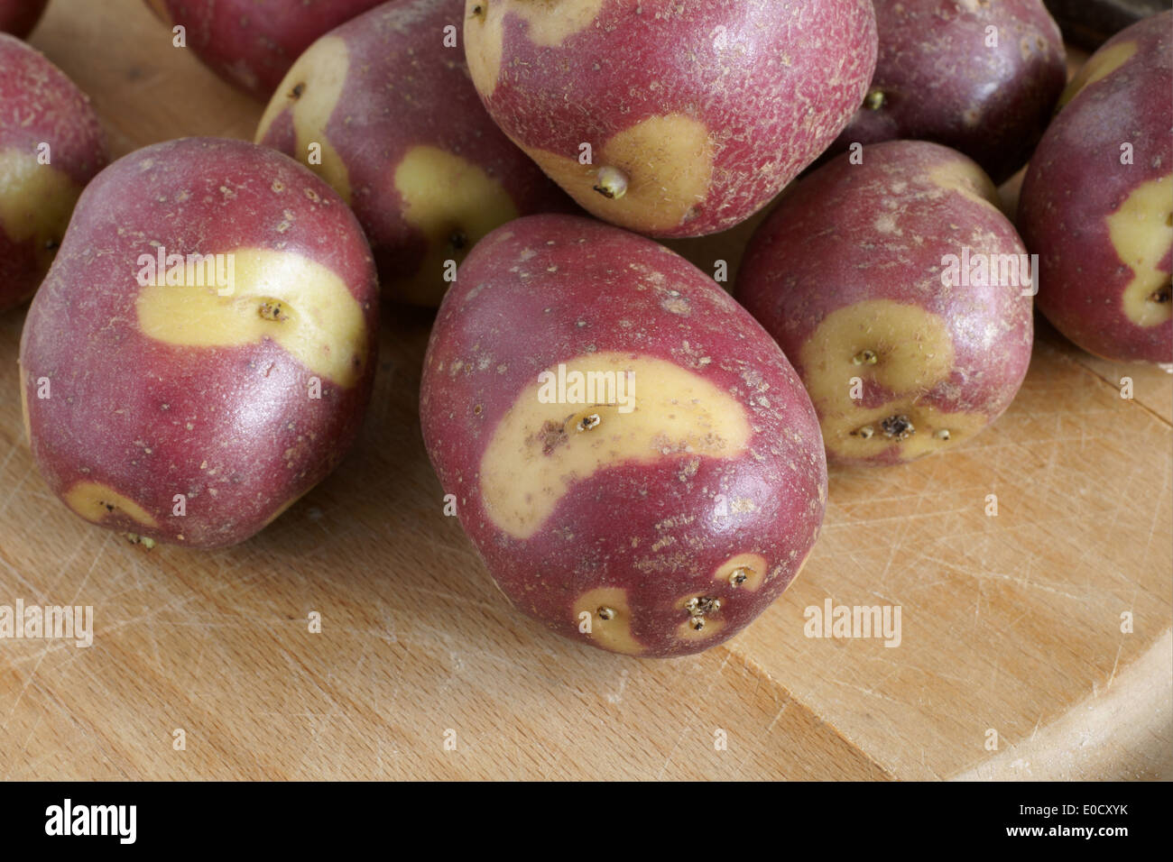 Red skin potatoes hi-res stock photography and images - Alamy