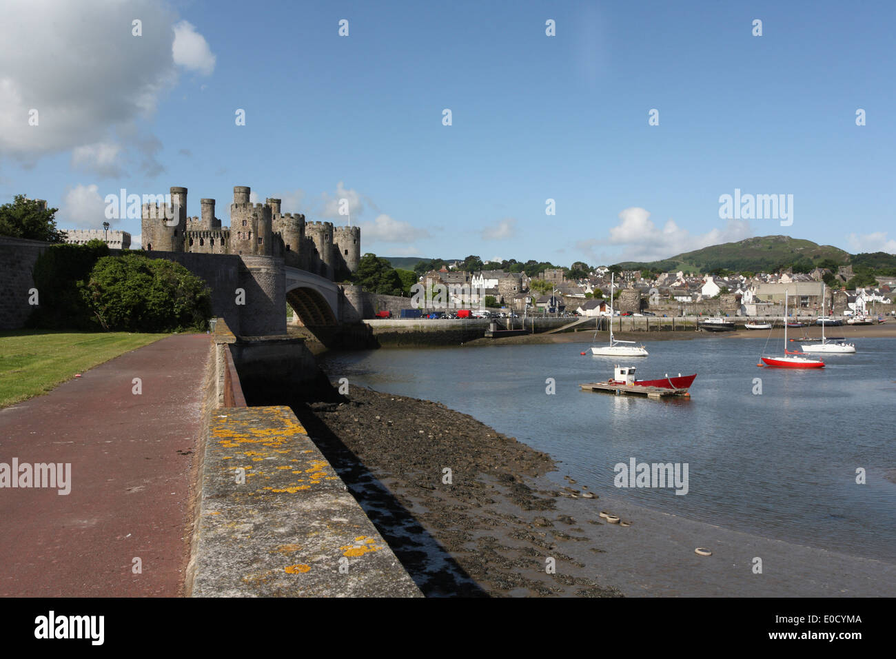 Conwy castle and harbour hi-res stock photography and images - Alamy