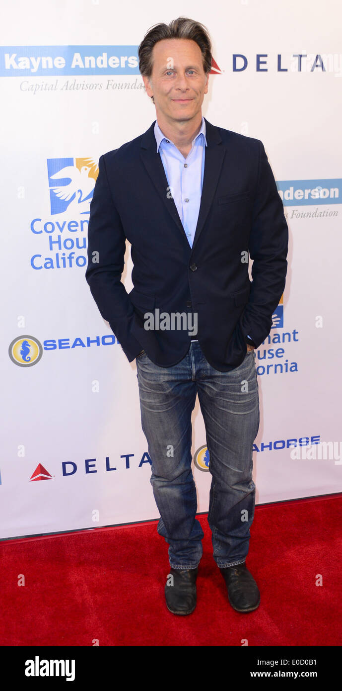 Los Angeles, California, USA. 8th May, 2014. Steven Weber attends the ...