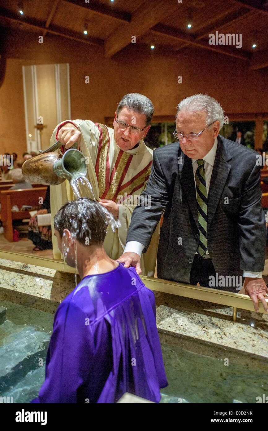 Female pastor baptism hi-res stock photography and images - Alamy