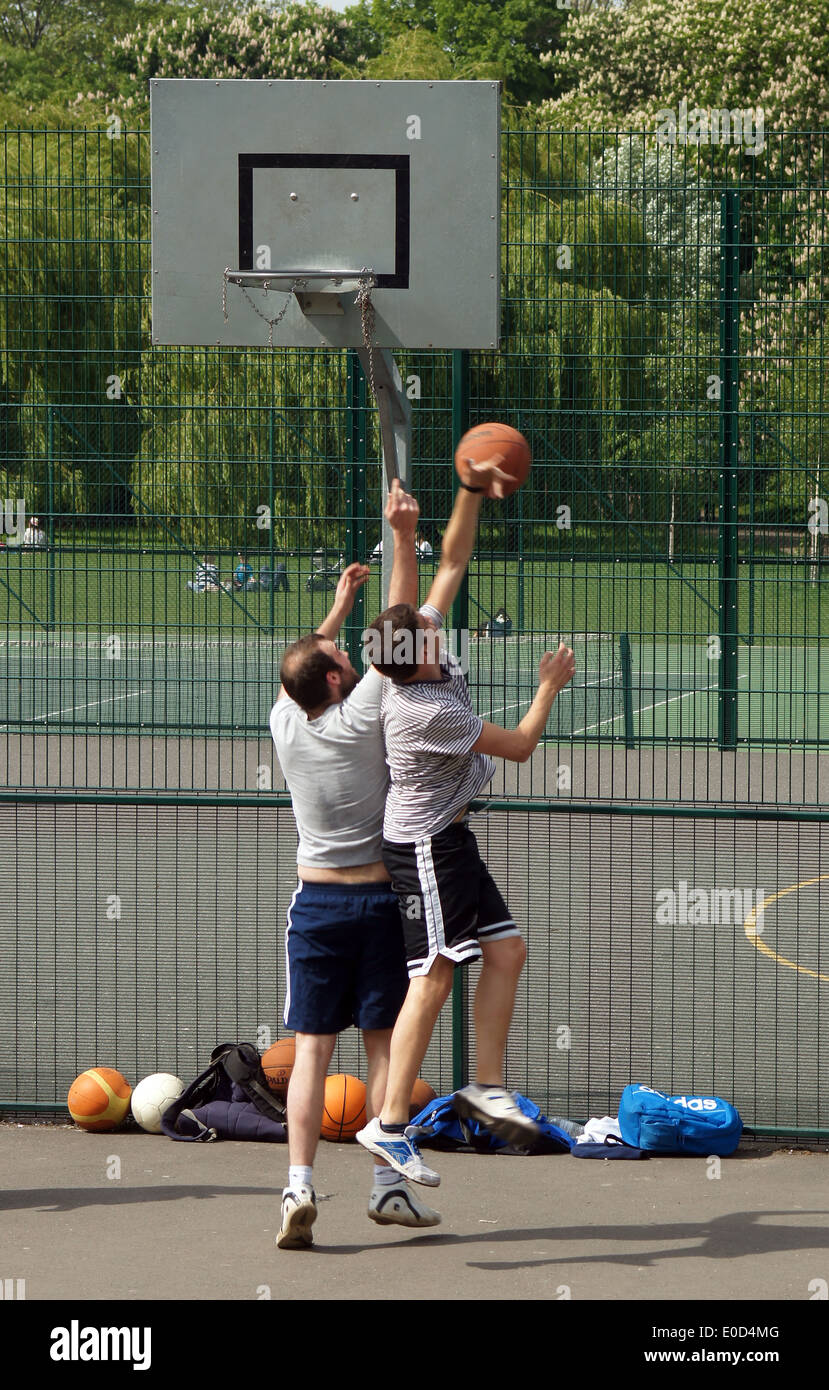 Two guys playing basketball hi-res stock photography and images - Alamy Two guys playing basketball hi-res stock photography and images - Alamy