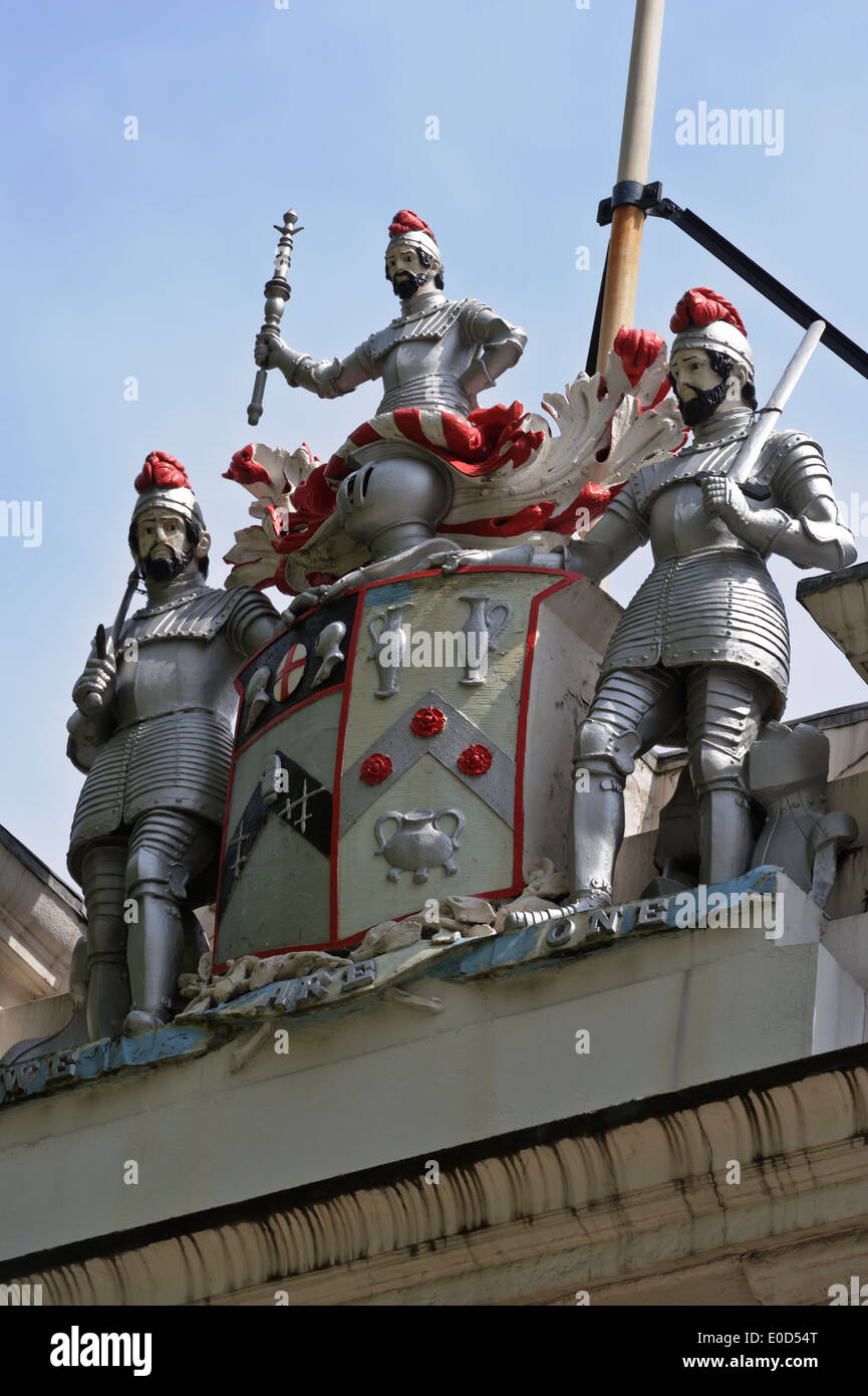 Knights statue hi-res stock photography and images - Alamy