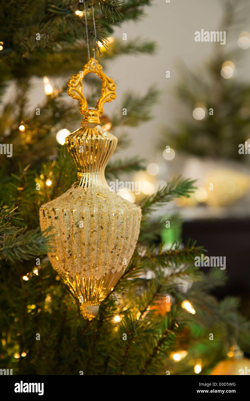 Gold ornament hi-res stock photography and images - Alamy