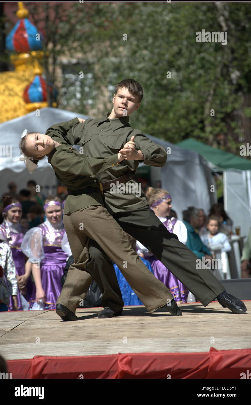 Soldier girl dancing hi-res stock photography and images - Alamy