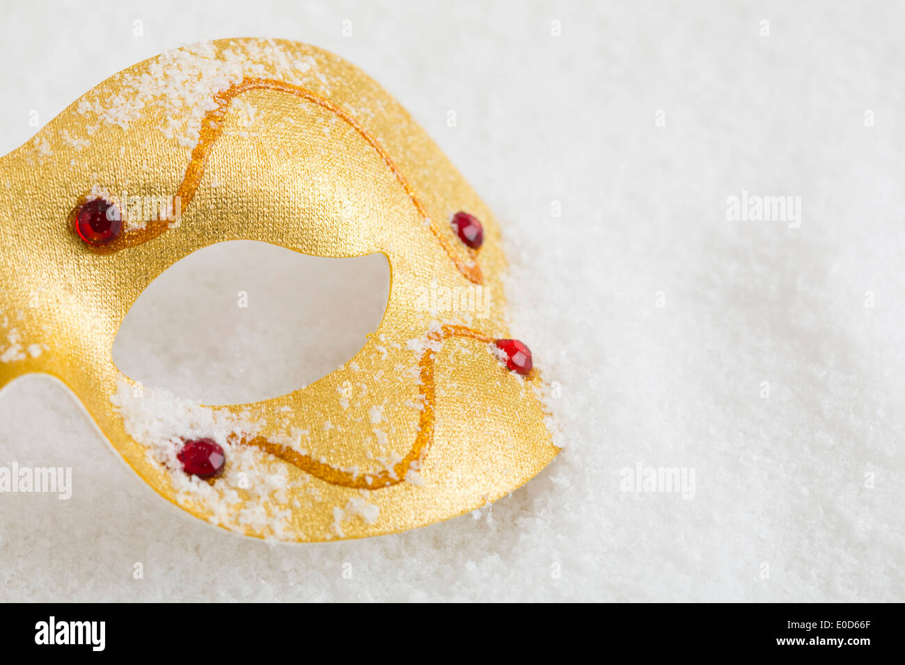 Disguise snow hi-res stock photography and images - Alamy