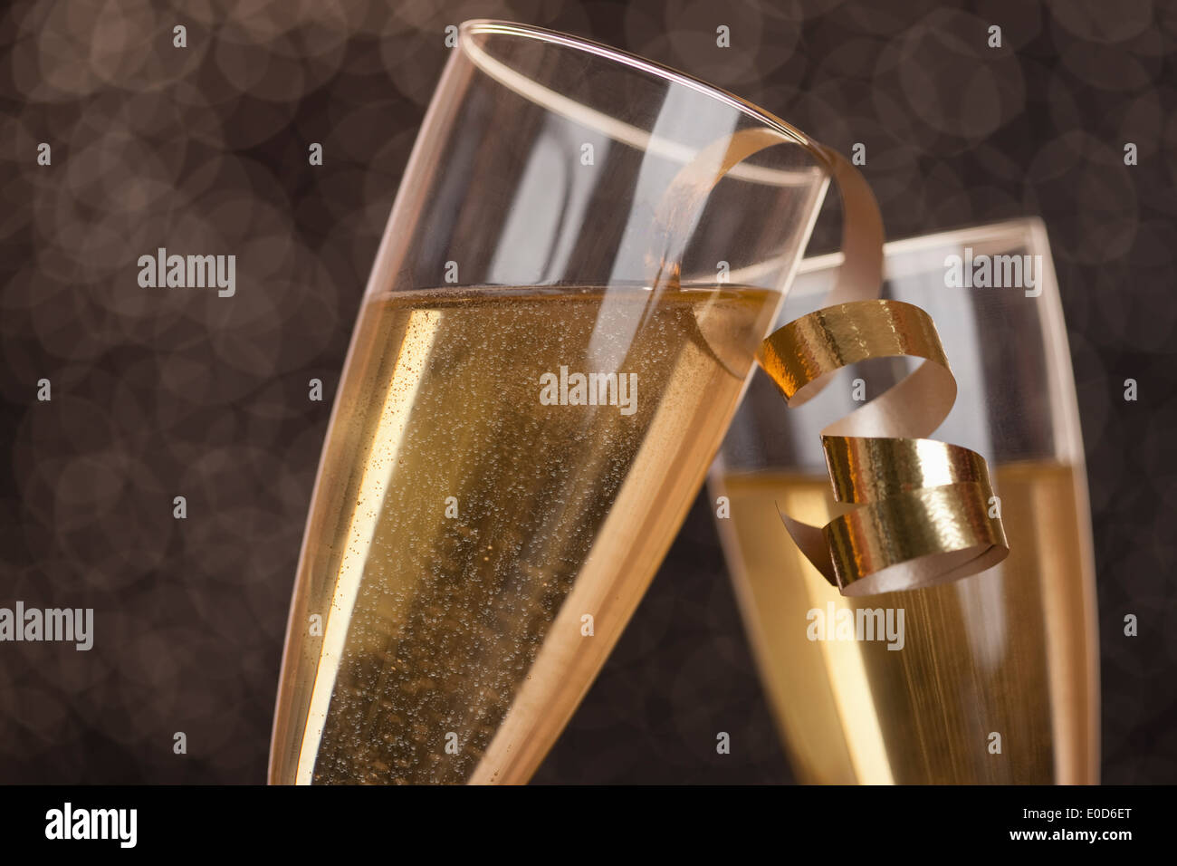 Toasting champagne flutes hi-res stock photography and images - Alamy
