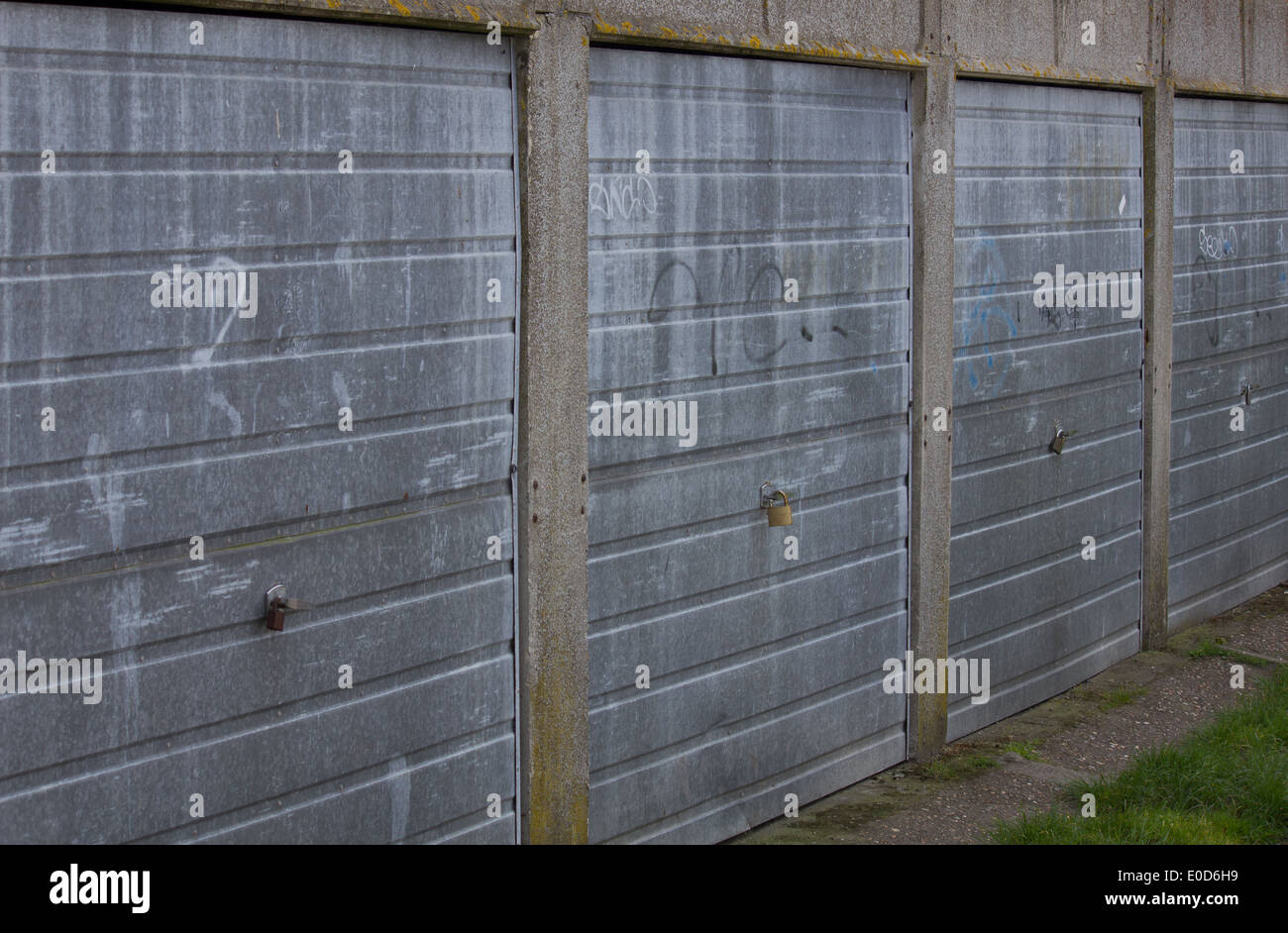 Old garages hi-res stock photography and images - Alamy