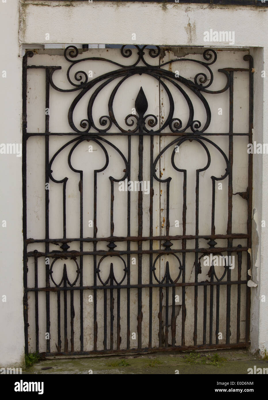 Ornate black metal gate hi-res stock photography and images - Alamy