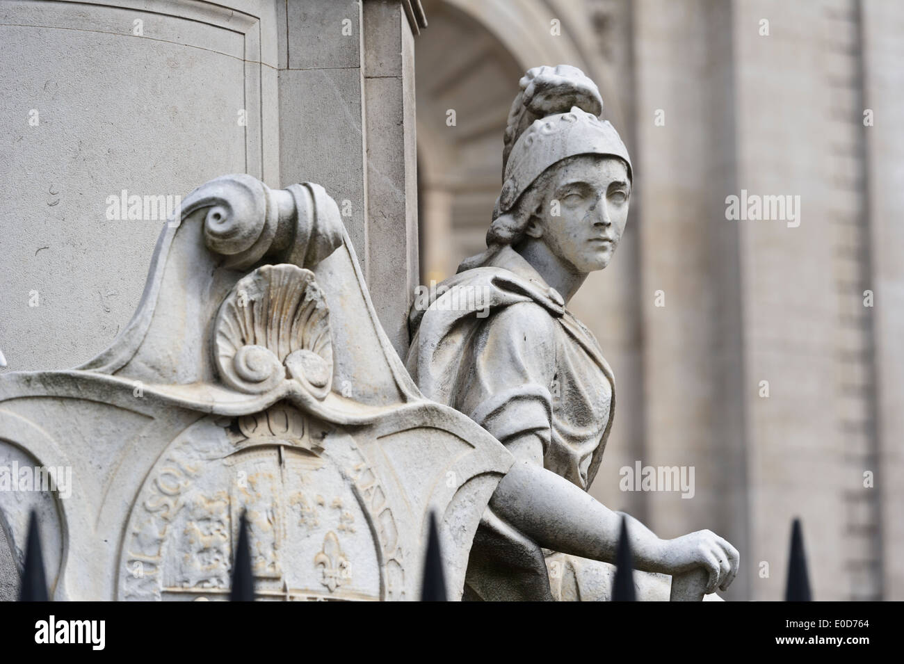 Queen anne statue sculpture hi-res stock photography and images - Alamy