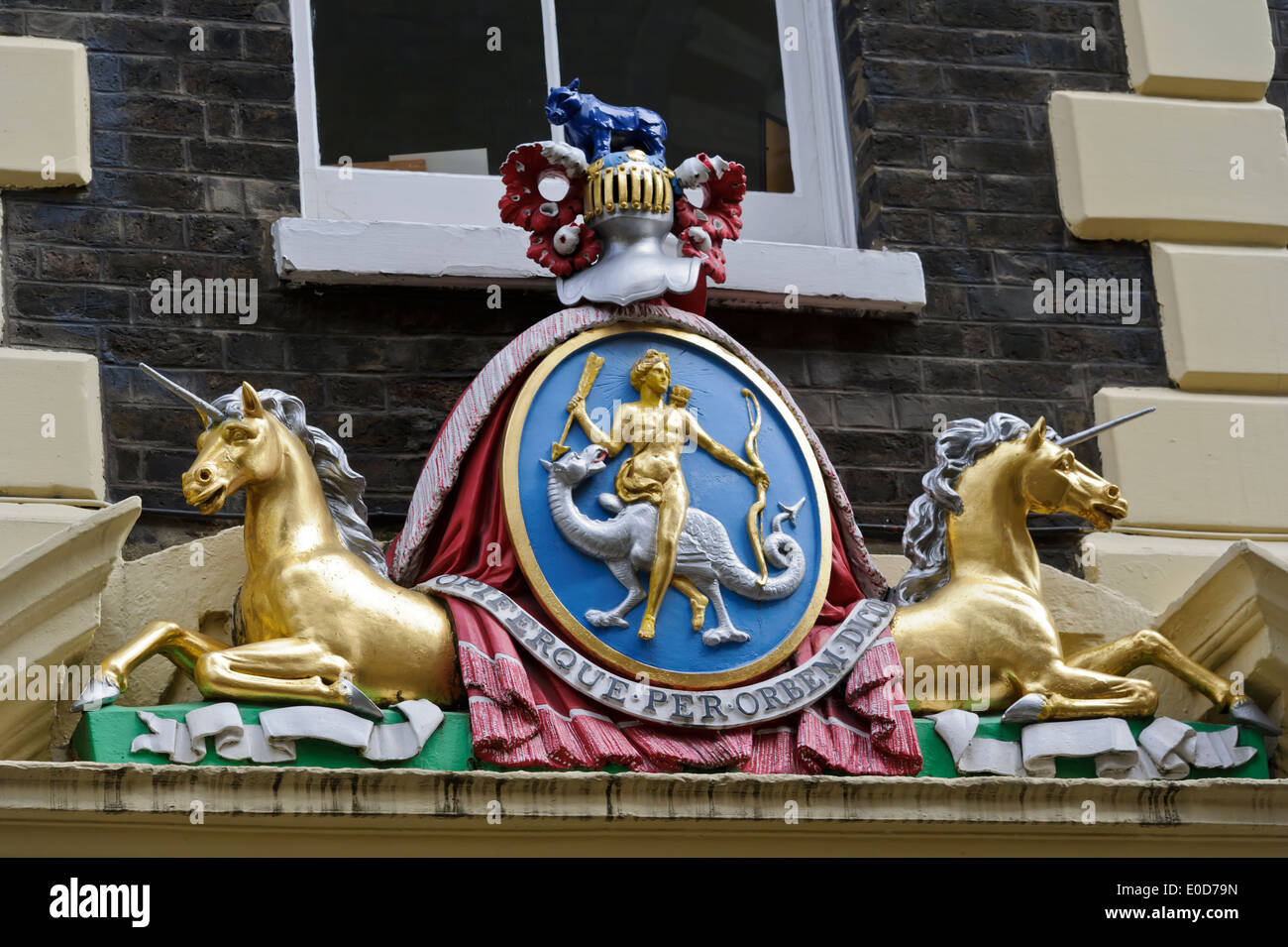 Unicorns and Code of Arms above the entrance of Apothecaries' Hall ...