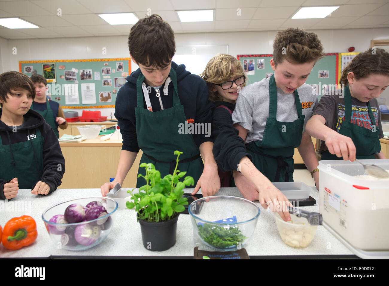 Pupils classroom uk hi-res stock photography and images - Alamy