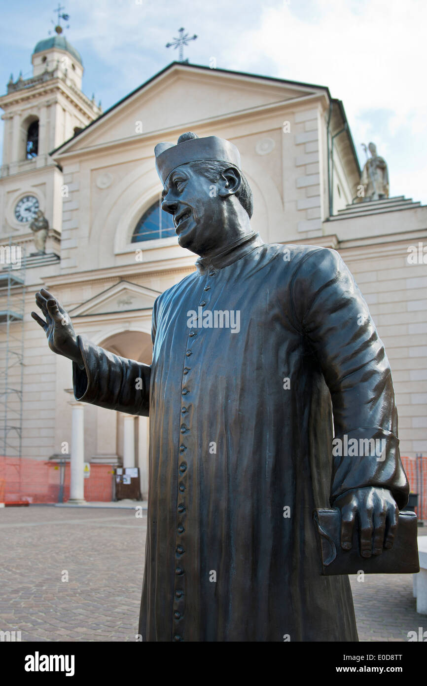 Italy, Emilia Romagna, Brescello, Don Camillo statue Stock Photo - Alamy