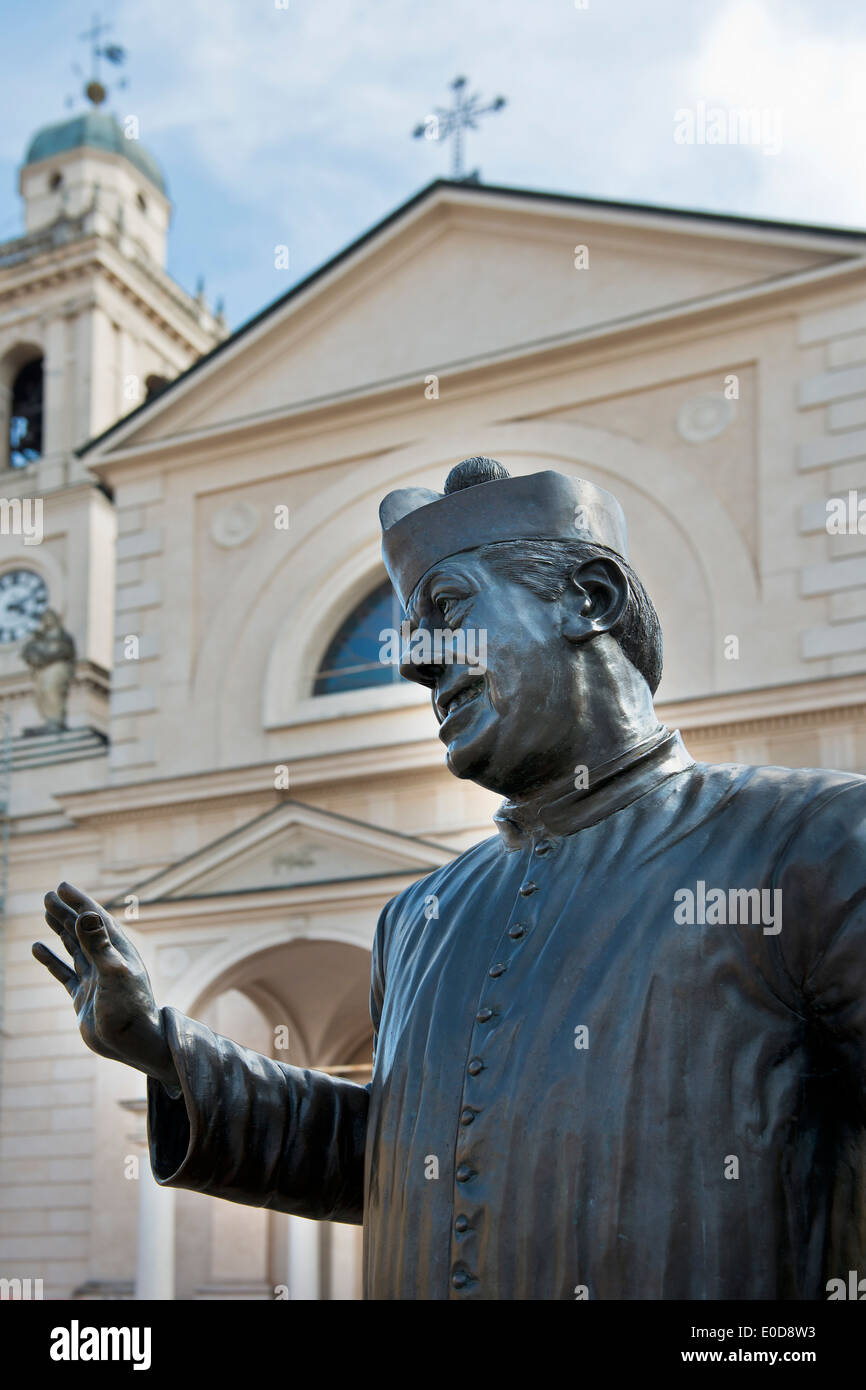 Italy, Emilia Romagna, Brescello, Don Camillo statue Stock Photo - Alamy