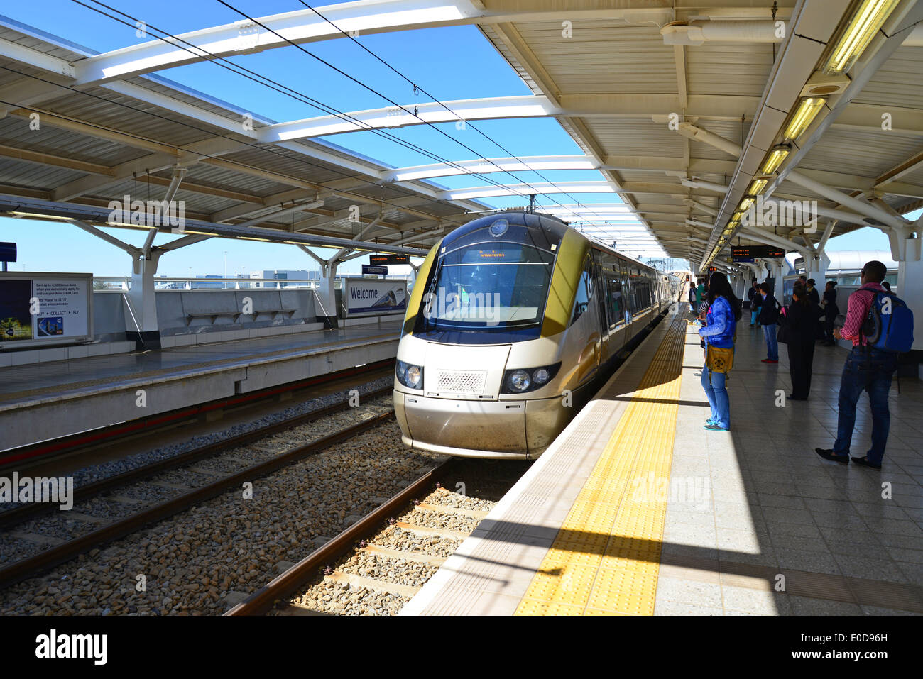 Train arriving at Rhodesfield Gautrain Station, Rhodesfield, Kempton ...