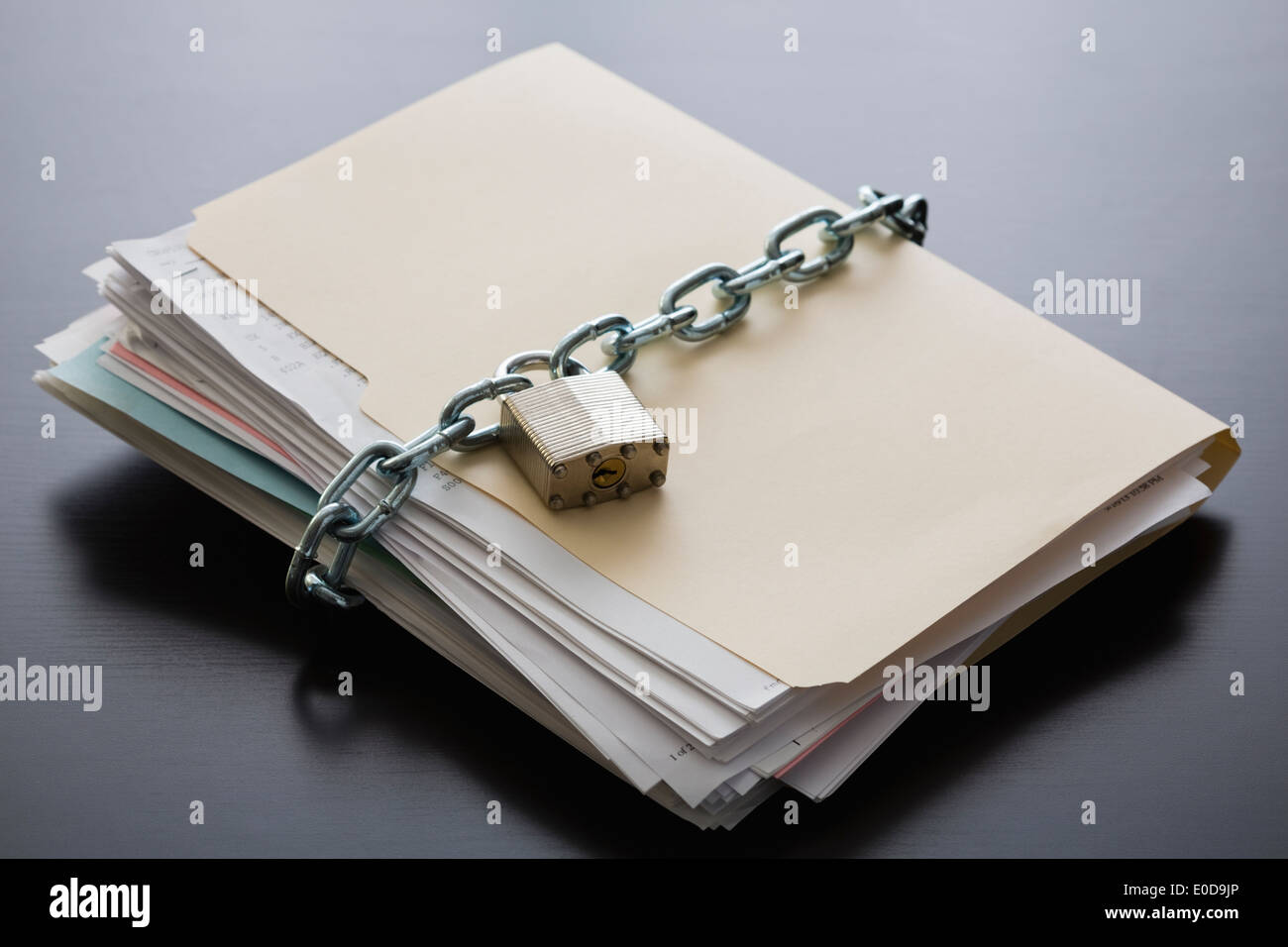Closed crime file hi-res stock photography and images - Alamy
