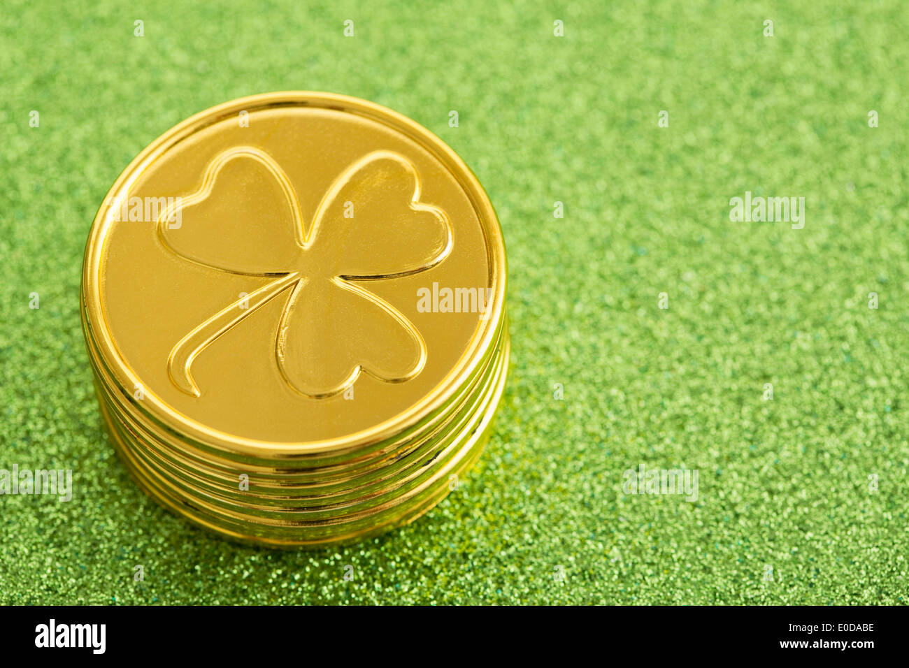 Shamrock coins hi-res stock photography and images - Alamy