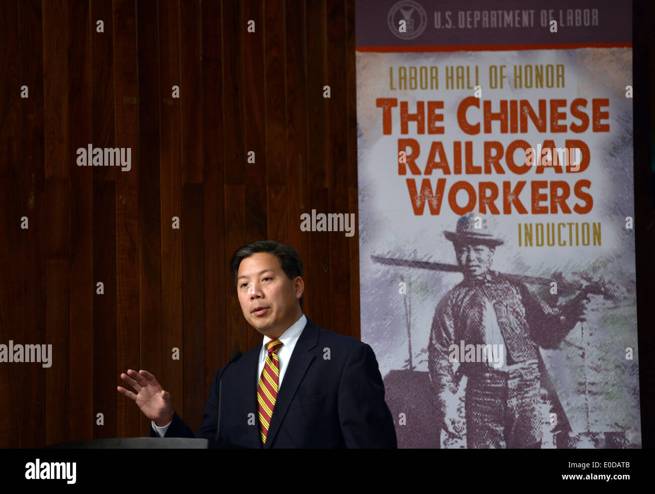 Chinese railroad workers hi-res stock photography and images - Alamy