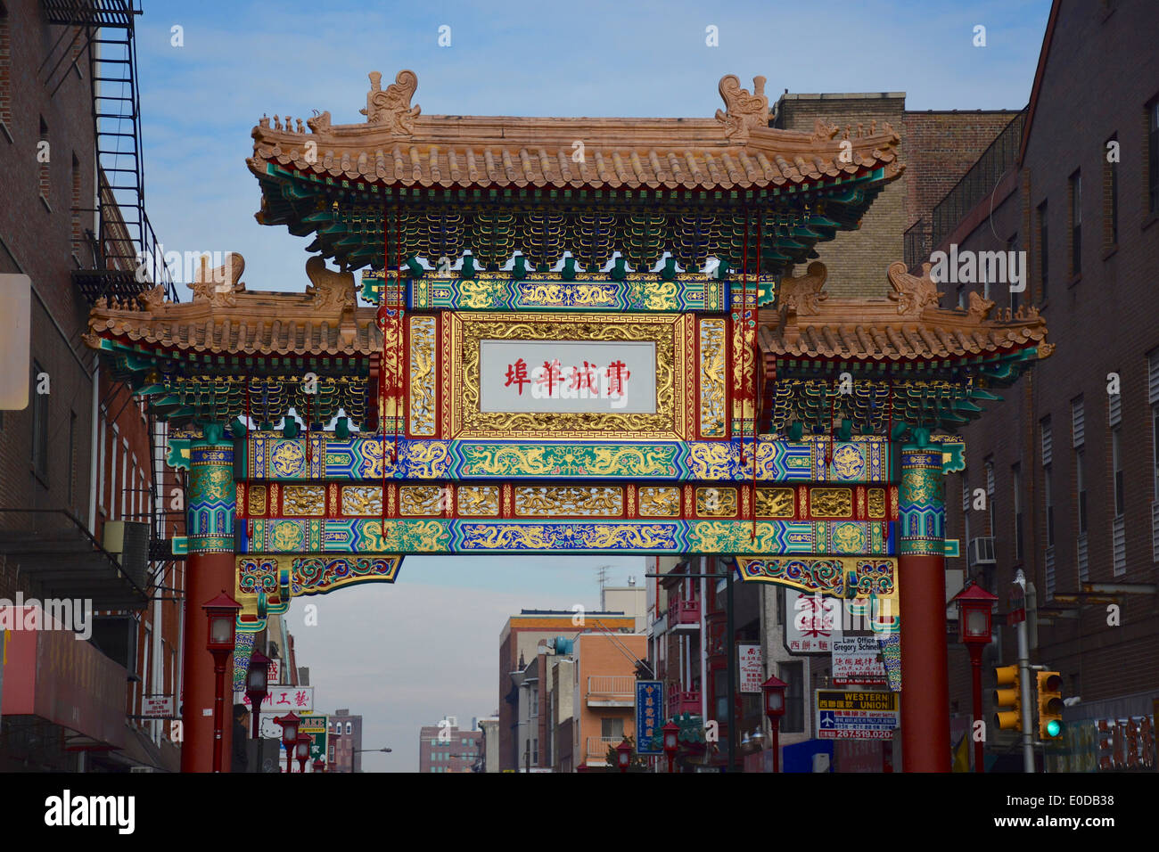 A chinese arch in chinatown hi-res stock photography and images - Alamy