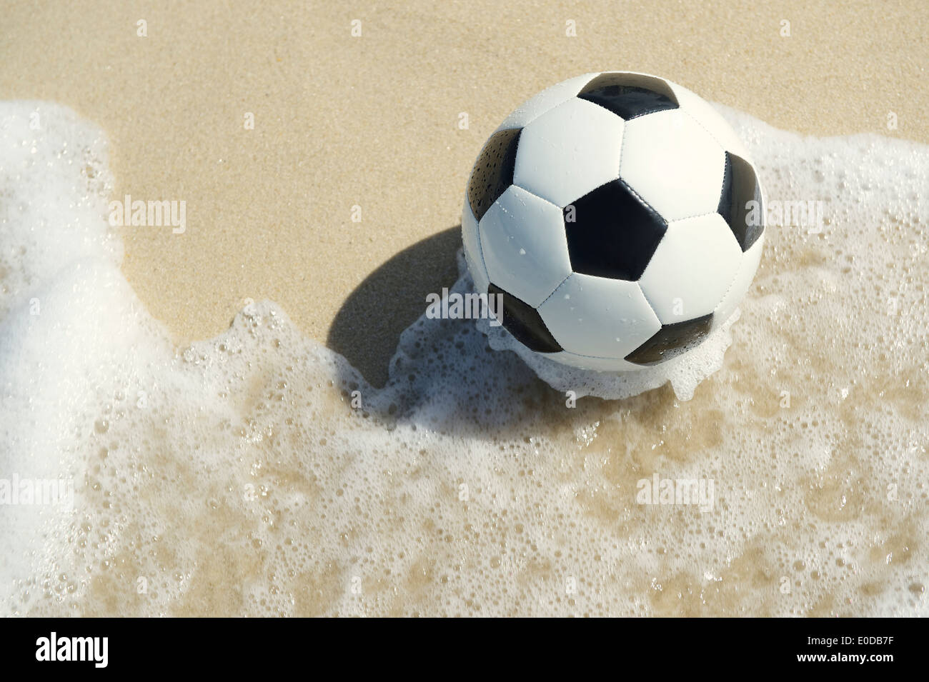 Beach soccer hi-res stock photography and images - Alamy