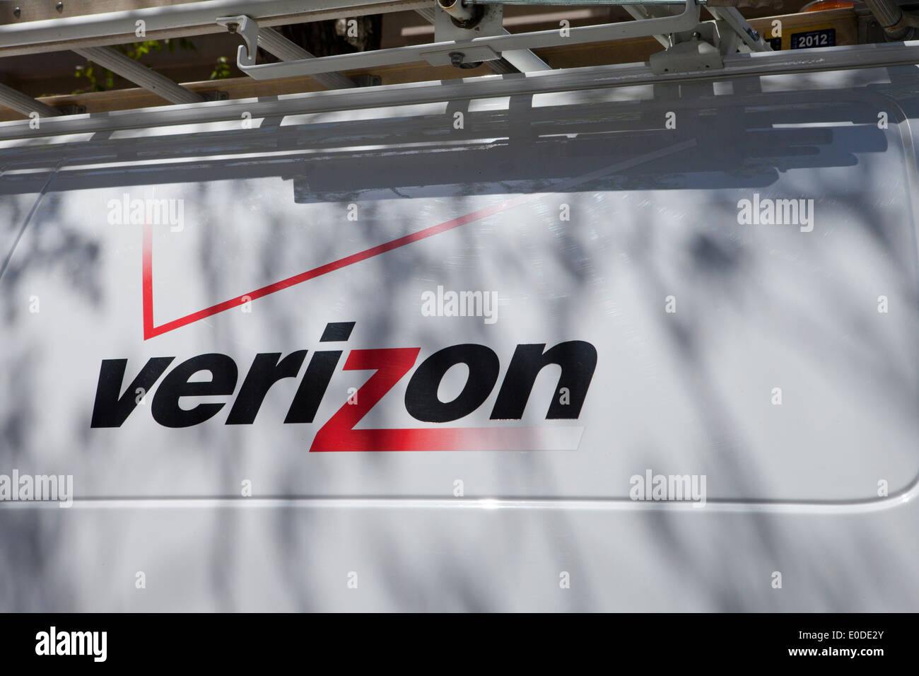 Verizon truck hi-res stock photography and images - Alamy