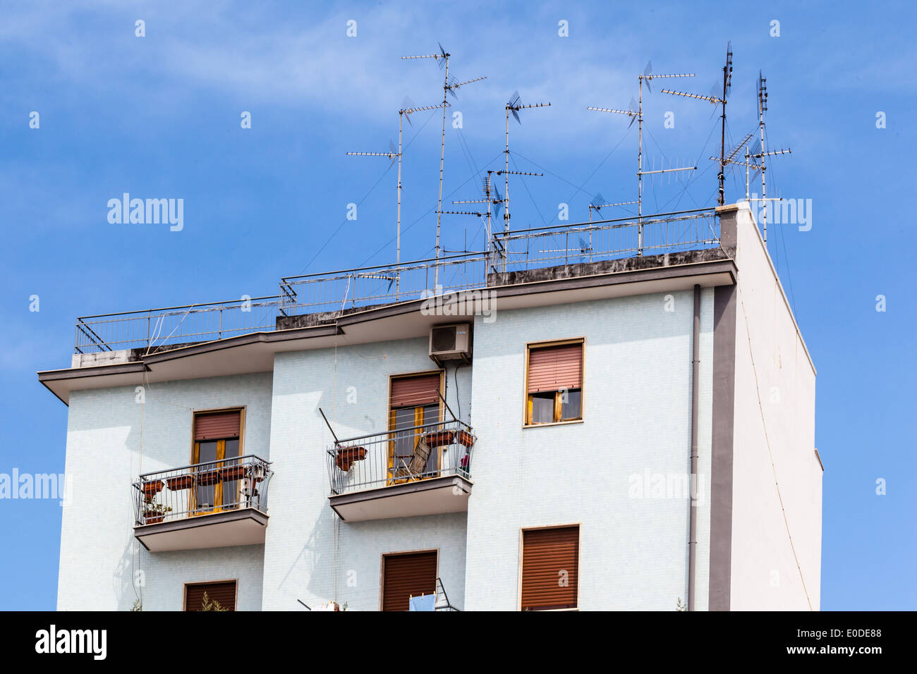 Antennas roof hi-res stock photography and images - Alamy