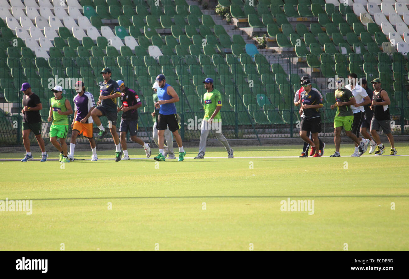 Pakistan cricket training session hi-res stock photography and images ...