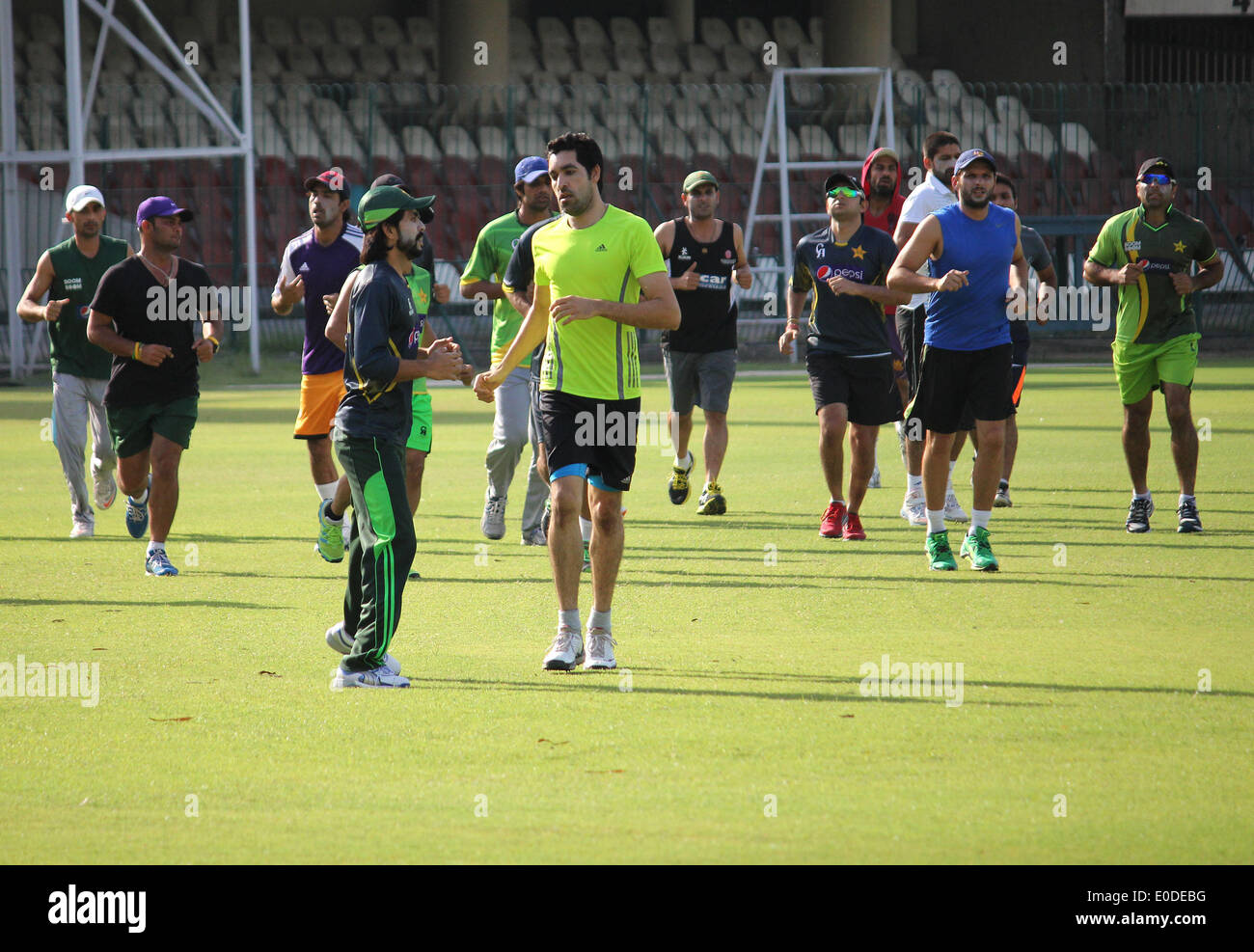 Pakistan cricket training session hi-res stock photography and images ...