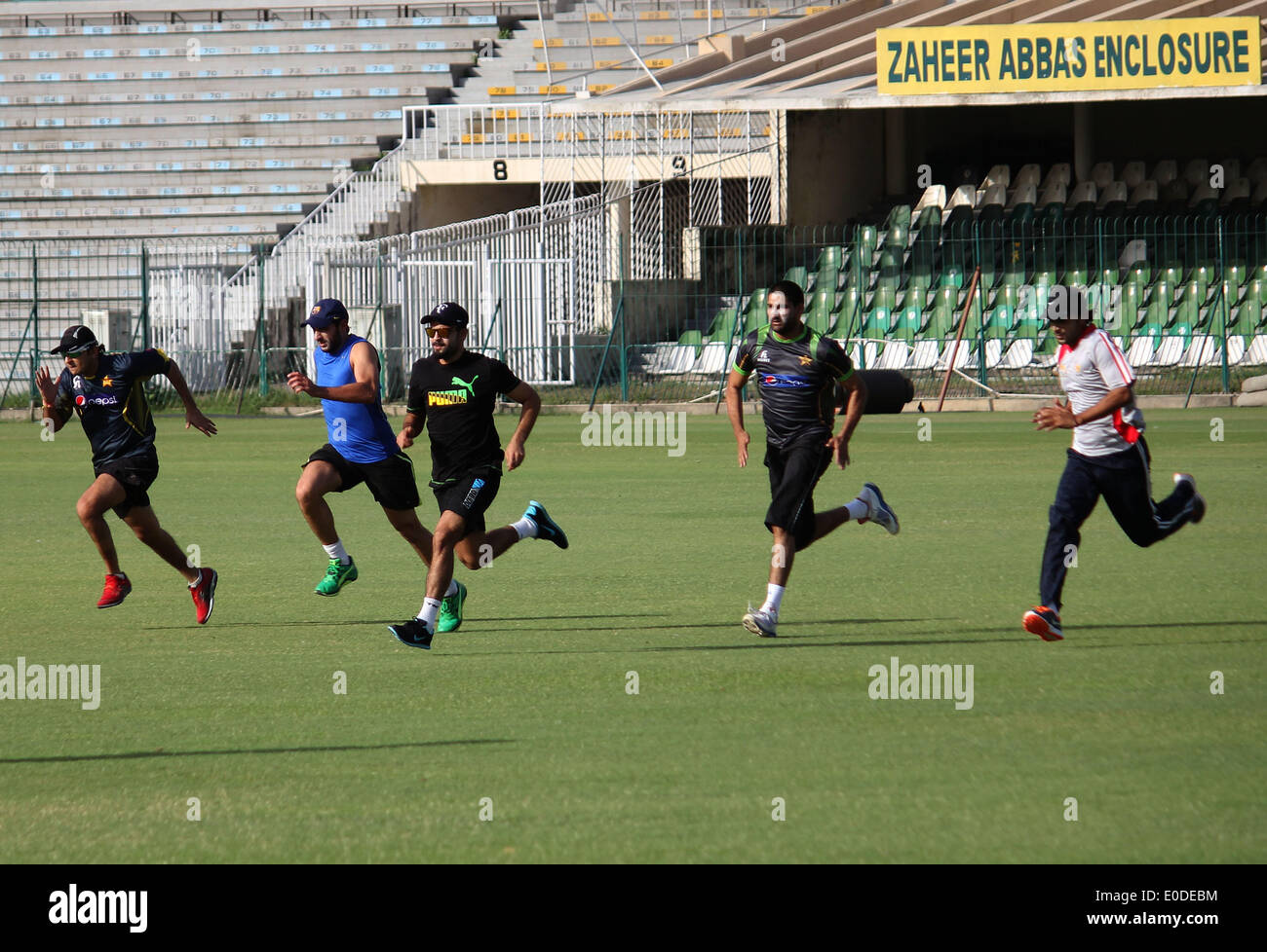 Pakistan cricket training session hi-res stock photography and images ...