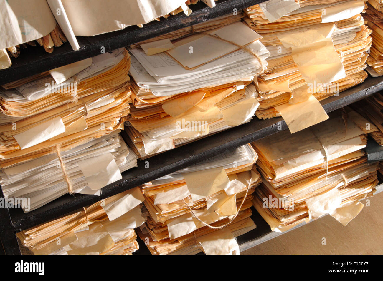 Folder storage hi-res stock photography and images - Alamy