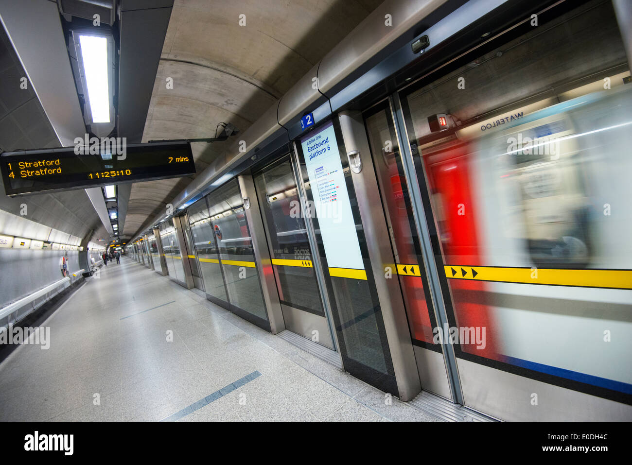 New london underground station train hi-res stock photography and ...
