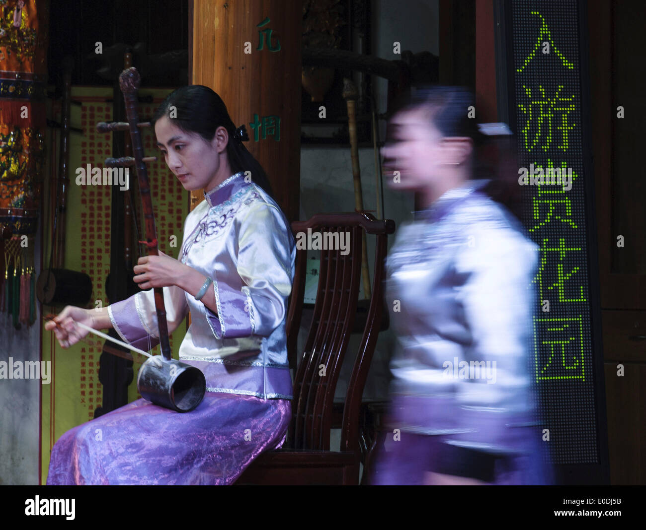 Chinese performer america hi-res stock photography and images - Alamy