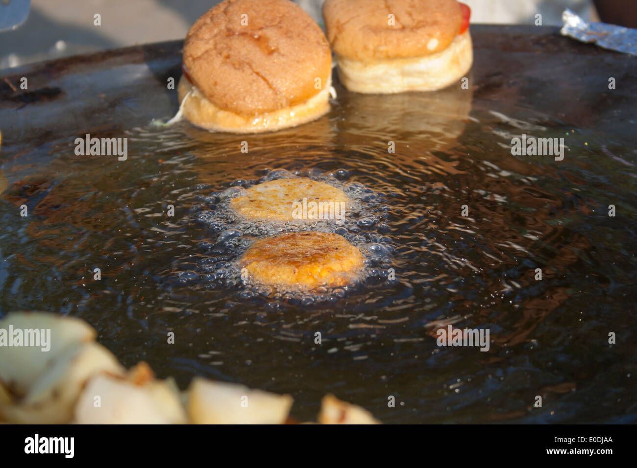 potato slices, potatao chaat,tikki, delhi, india Stock Photo - Alamy