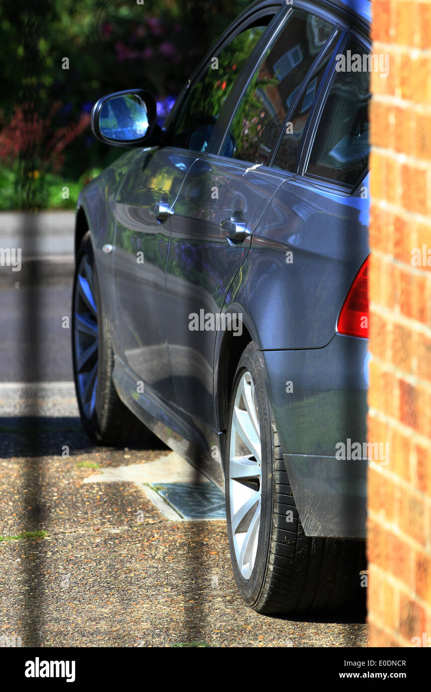 Car behind gate hi-res stock photography and images - Alamy